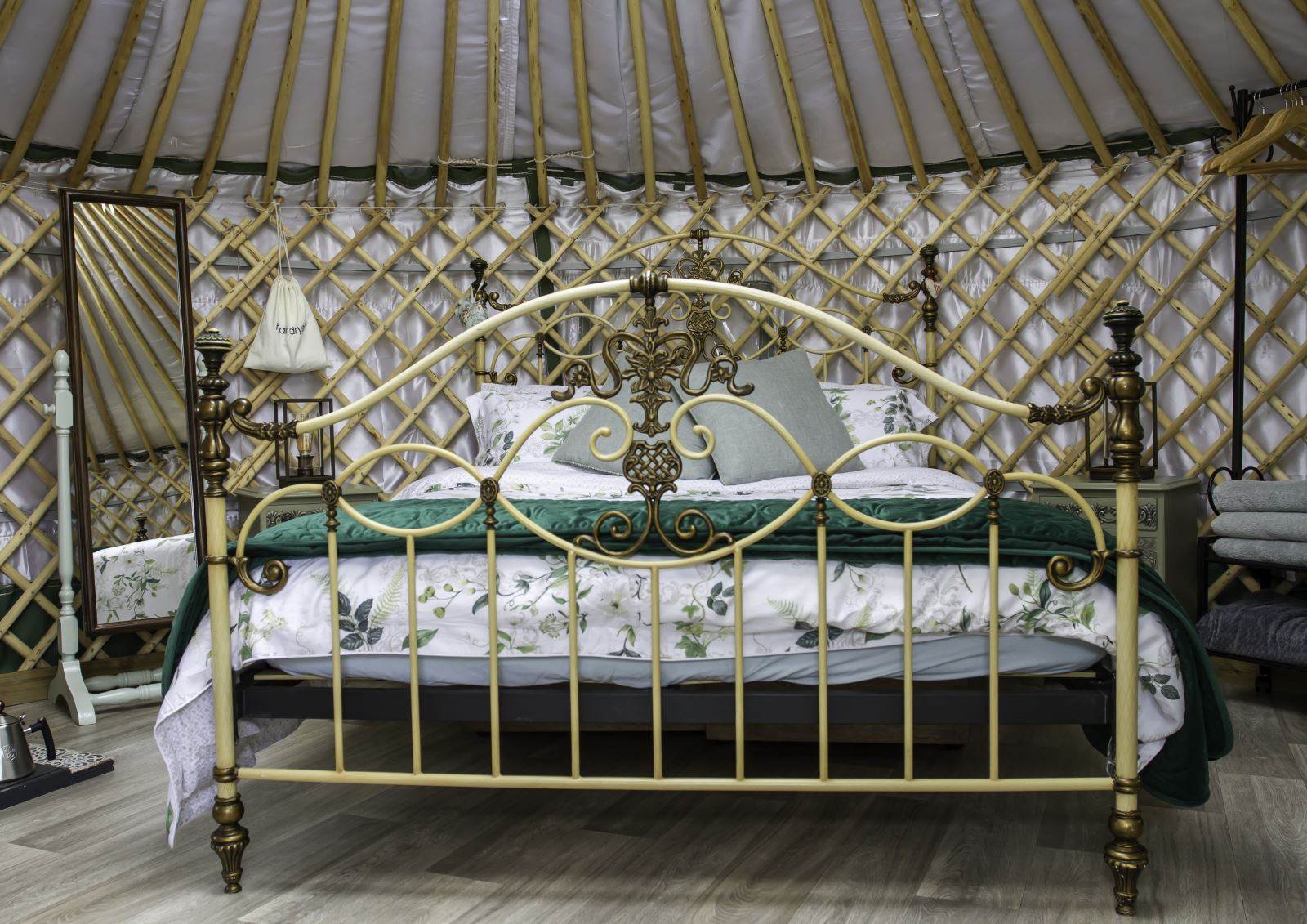 Horse Chestnut Yurt - Spire View Yurts